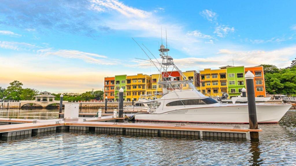 Reserve a Spot | Flamingo, Costa Rica | Marina Flamingo